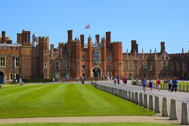 Hampton Court Palace editorial photo. Image of court - 58313586
