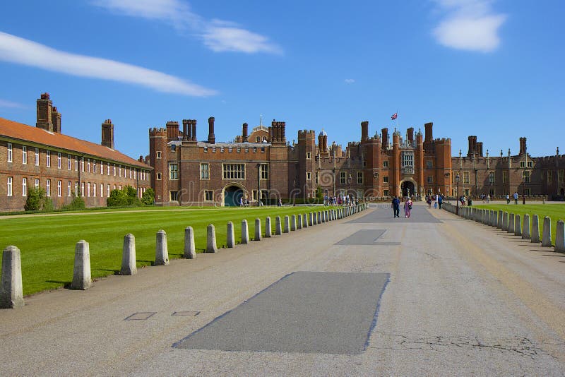 Hampton Court Palace editorial photo. Image of hampton - 58313596
