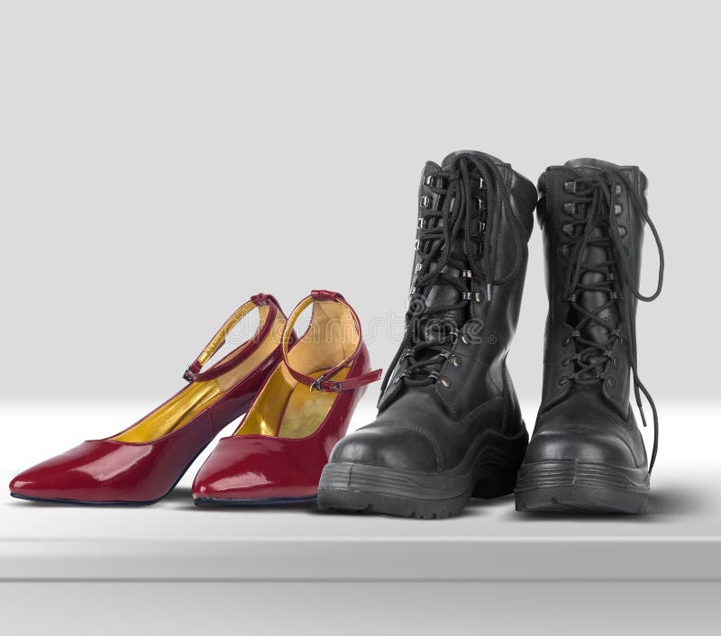 Han och hon skor fotografering för bildbyråer. Bild av komfort - 5762427