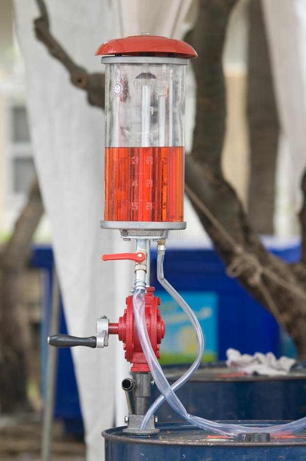 Hand Aangedreven Benzinepomp Stock Foto - Image of macht, brandstof ...