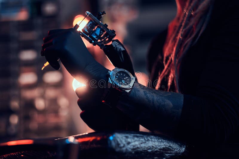 Hand of Tattoo Artist with Tattooing Machine in it Stock Photo - Image ...