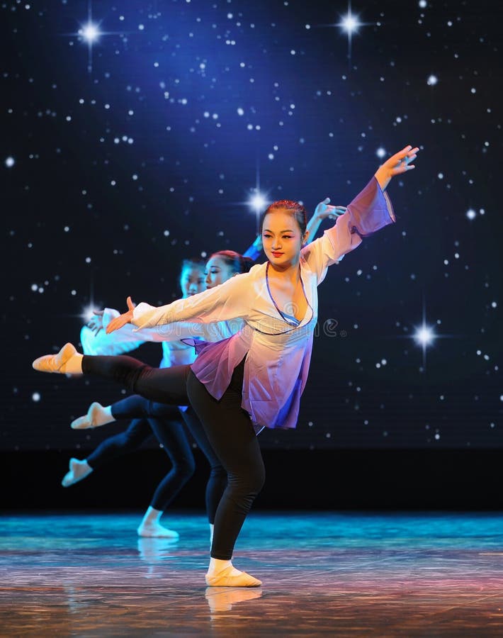 Hand Body Step and Leg Position -Basic Dance Training Course Editorial ...