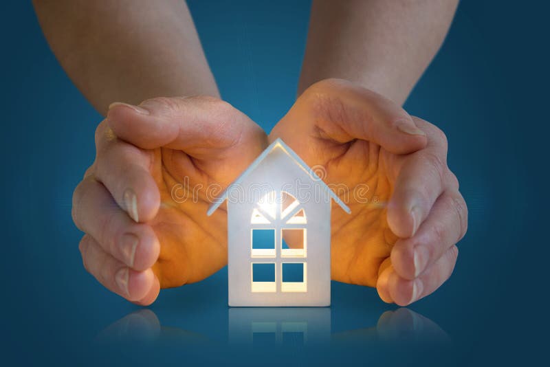 Hand, die Haus zeigt stockfoto. Bild von gehäuse, mittel - 108537478