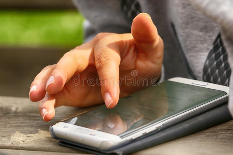 Hand, Electronic Device, Finger, Mobile Phone Picture. Image: 135689789