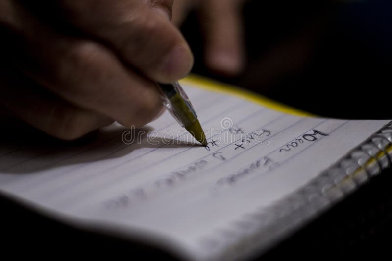 Hand Escribe Una Nota En Un Bloc De Notas Imagen de archivo - Imagen de ...
