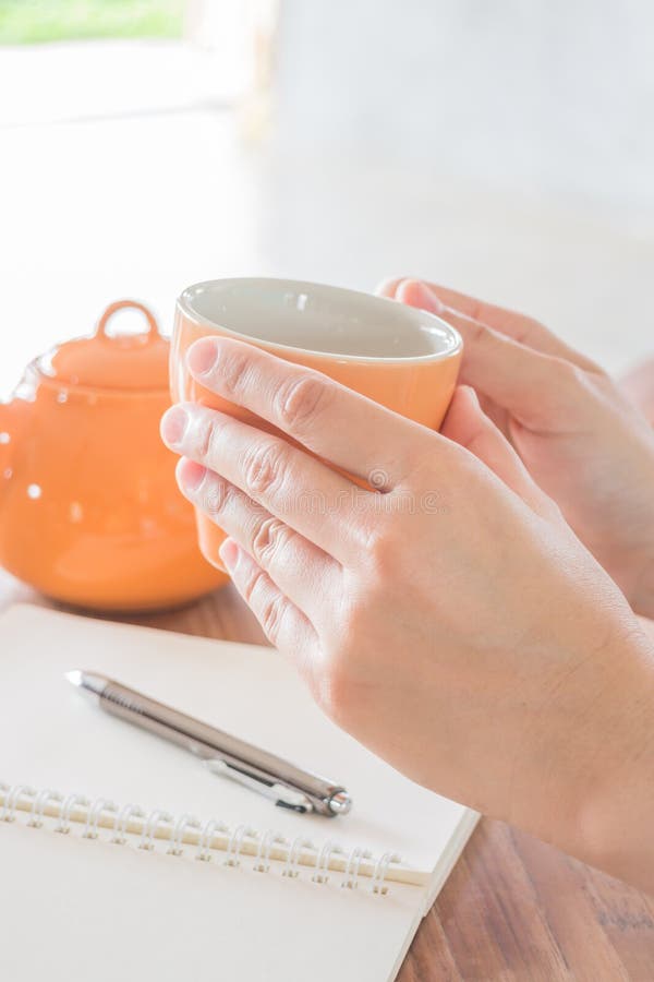 Hand hold hot tea cup stock image. Image of business - 45595679