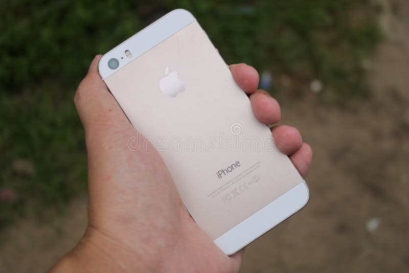Hand Holding Iphone Back Design of Iphone 5s, Iphone 5s Released in ...