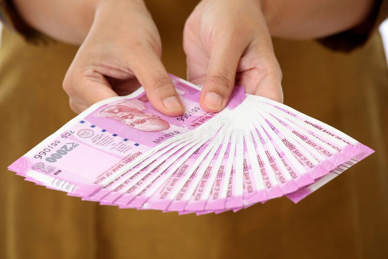 Hand Holding 2000 Rupee Notes Stock Image - Image of exchange, concept ...