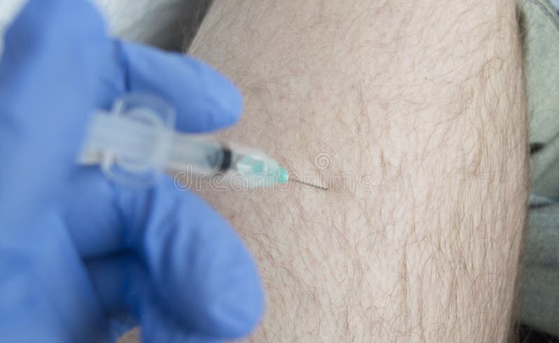 Leg injection stock image. Image of doctor, indoor, equipment - 29200715