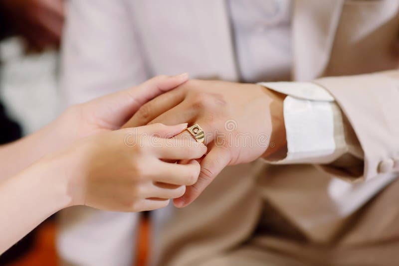 Hand of Lover are Wearing a Ring Stock Photo - Image of concept, lover ...
