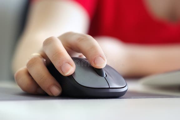 Hand med mus fotografering för bildbyråer. Bild av knapp - 54698741