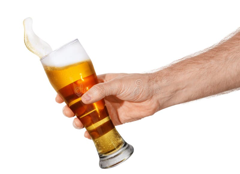 Becher Bier in der Hand stockbild. Bild von getränk, erfrischung - 93742937