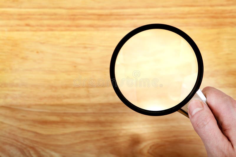 Hand und Lupe stockbild. Bild von suche, überwachen, geschäft - 3385977