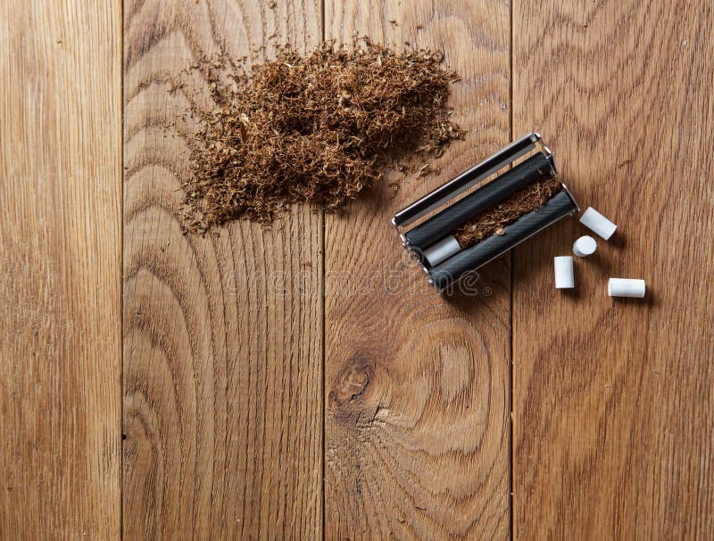 Hand rolling cigarettes stock image. Image of macro, living - 70676545