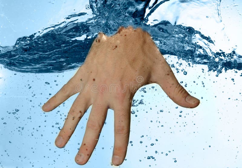 Hand unter Wasser stockfoto. Bild von reinheit, wasser - 15769912