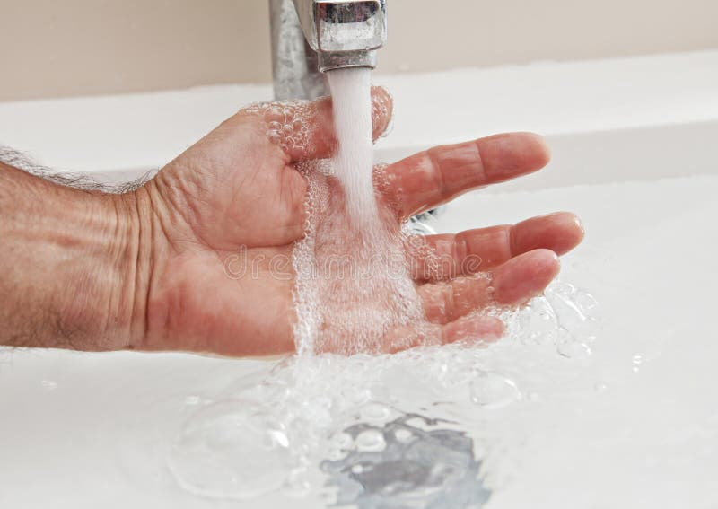 Hand unter Wasser stockbild. Bild von sauber, finger - 19213585