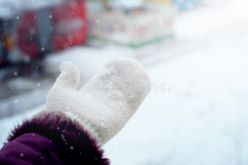 Hand in White Knitted Mitten Catching Falling Snowflakes Stock Photo ...