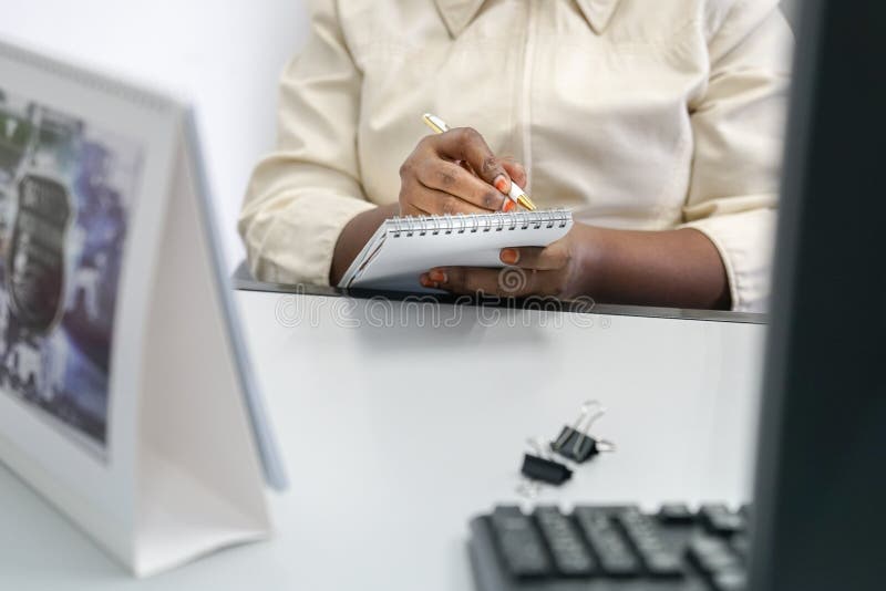 Writing a memo with pen stock image. Image of place - 138814087