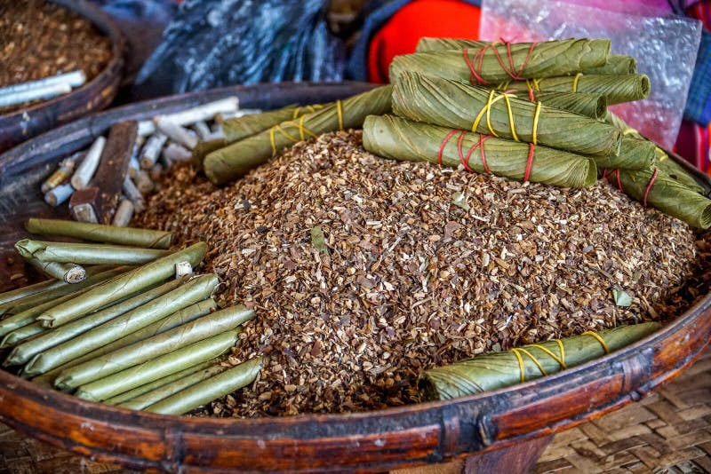 Handcraft Cigar Making Process Stock Image - Image of roll, leaf: 113811773
