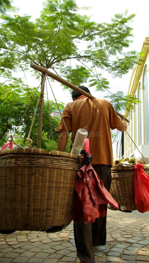 Handelaar stock afbeelding. Image of vrucht, werk, zwaar - 4255089