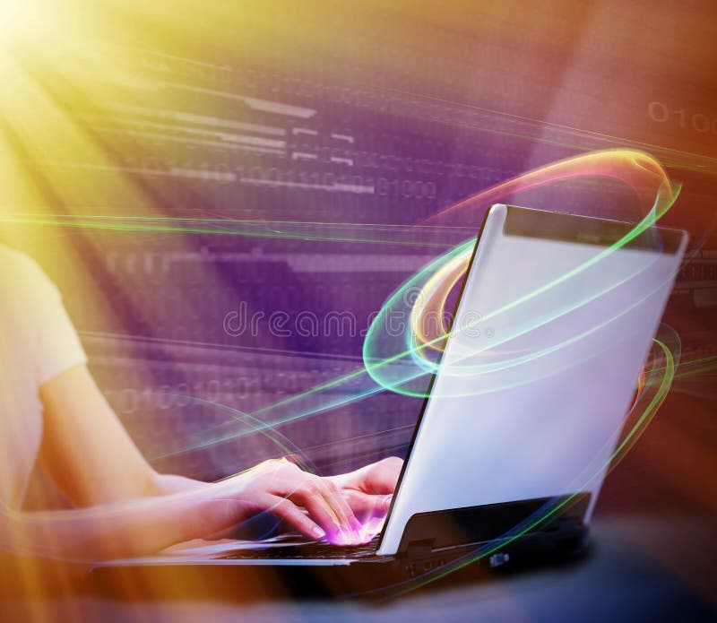Handen Met Een Laptoptoetsenbord Stock Foto - Image of zakenvrouw, pers ...
