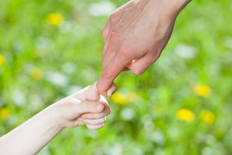 Handen Van Ouder En Kind Het Samenhouden Stock Foto - Image of begrip ...
