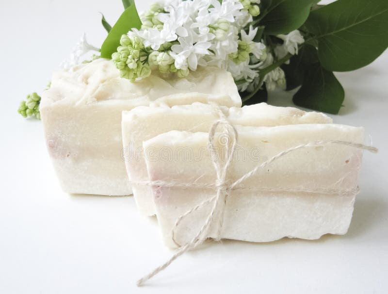 Drei Natürliche, Handgemachte Seifen. Wunderschöne Seifen Aus Lavendel ...