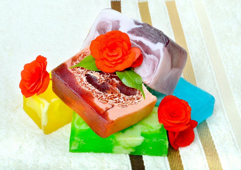 Handgemachte Seife, Badebomben Und Muscheln Stockfoto - Bild von ...