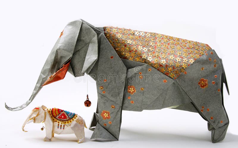 Handgemachter Origami Elefant Stockfoto - Bild von einfachheit ...