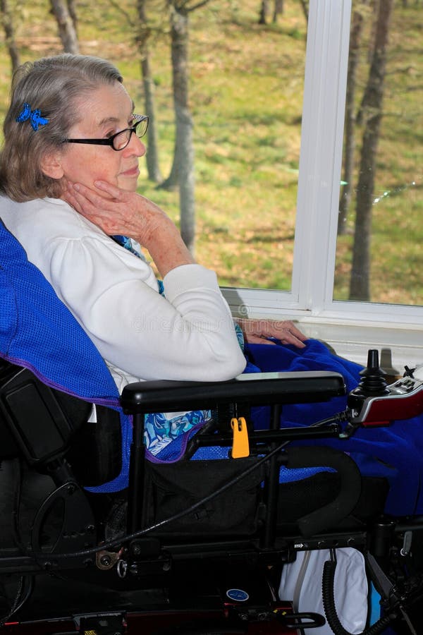 Handikappad Kvinna Som Rymmer En Bibel Arkivfoto - Bild av rörlighet ...