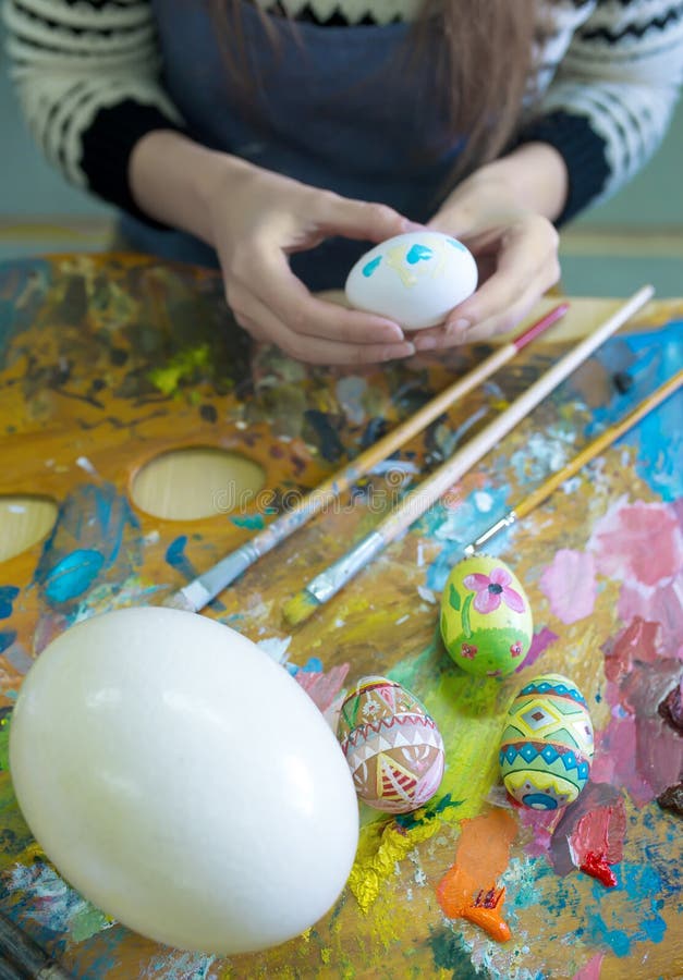 Hands of the Artist Paint Easter Eggs. Stock Photo - Image of decorate ...