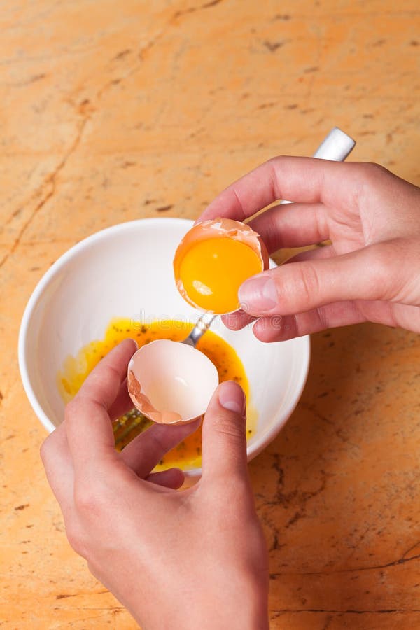 Hands Breaking an Egg in Bowl Stock Image - Image of fresh, cook: 42274013