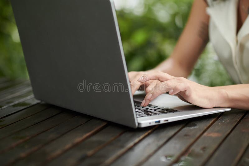 Businesswoman Typing on Laptop Stock Photo - Image of summer, check ...