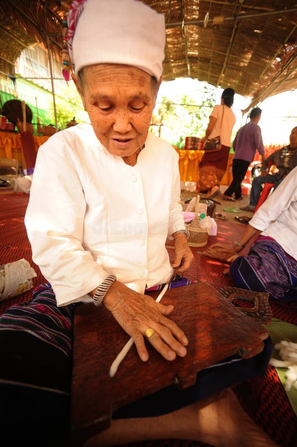The Hands of the Elderly Woman Spinning a Wool. Editorial Photo - Image ...