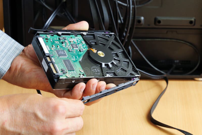 Hands Fix Guide Tracks To Hard Disk Memory To Install in System Unit ...