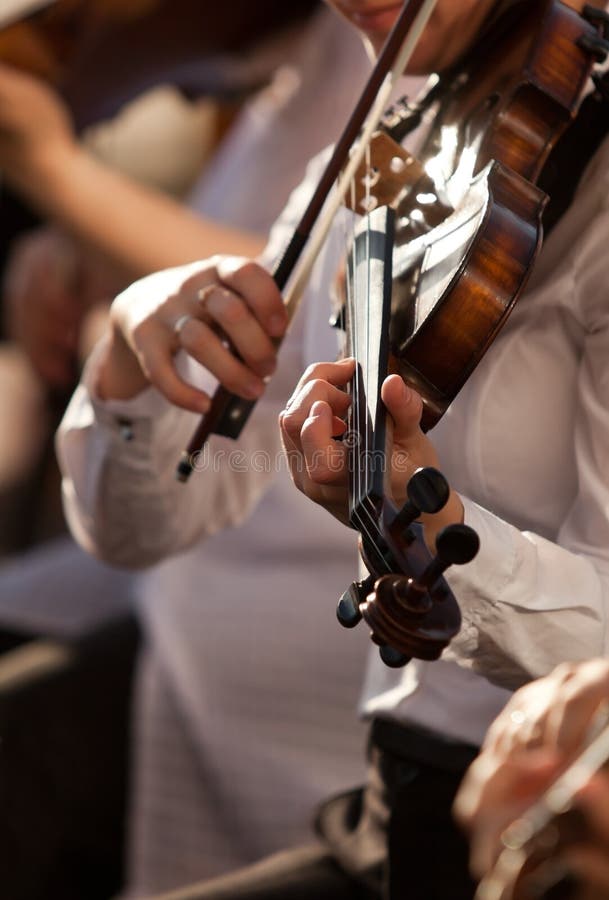 Hands of the Girl Playing the Violin Stock Photo - Image of note, hand ...