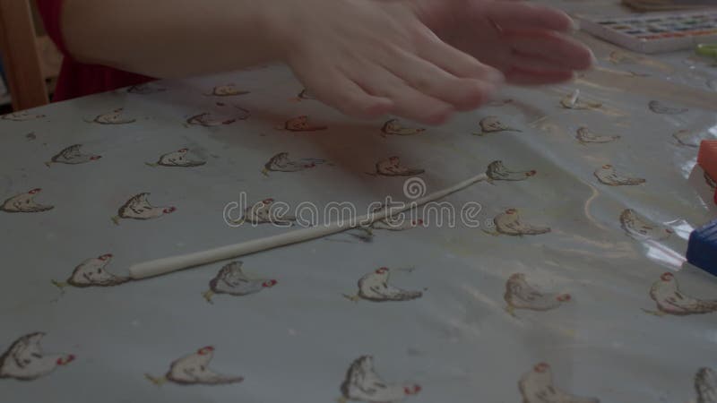 Hands are Made Repetitive Movements in the Process of Modeling Clay ...