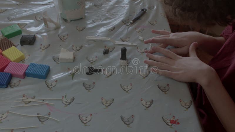 Hands are Made Repetitive Movements in the Process of Modeling Clay ...