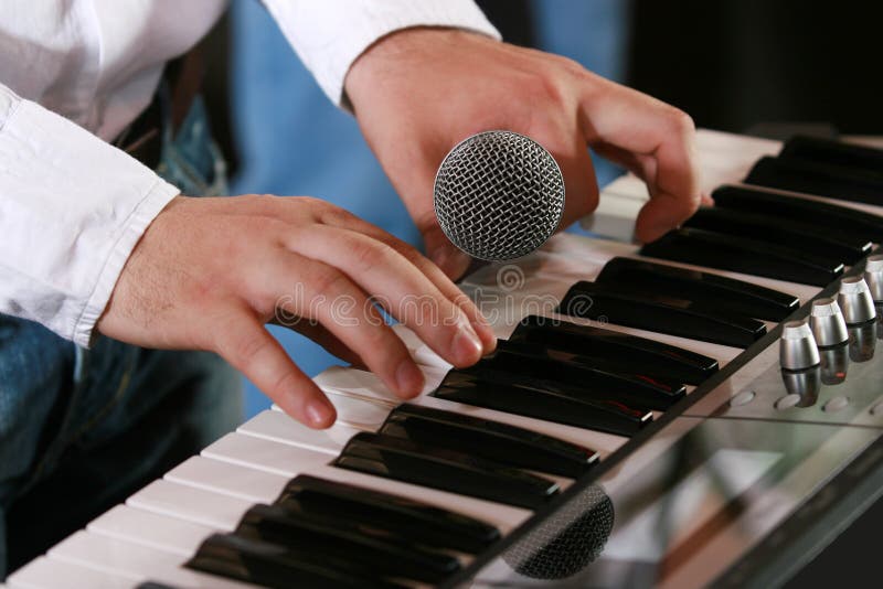 Hands of piano player stock image. Image of knuckles, harmony - 3216519