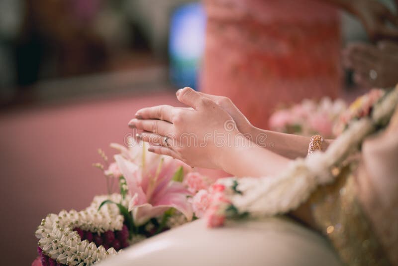 Hands Pouring Blessing Water into Bride S Bands, Thai Wedding Stock ...