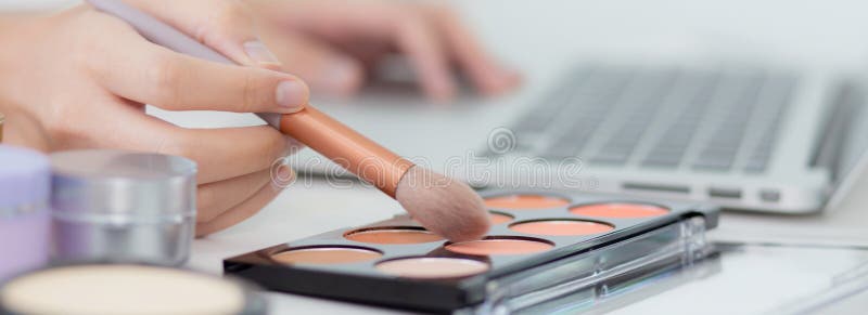 Hands of Woman with Learning Makeup with Brush on Cheek on Laptop ...