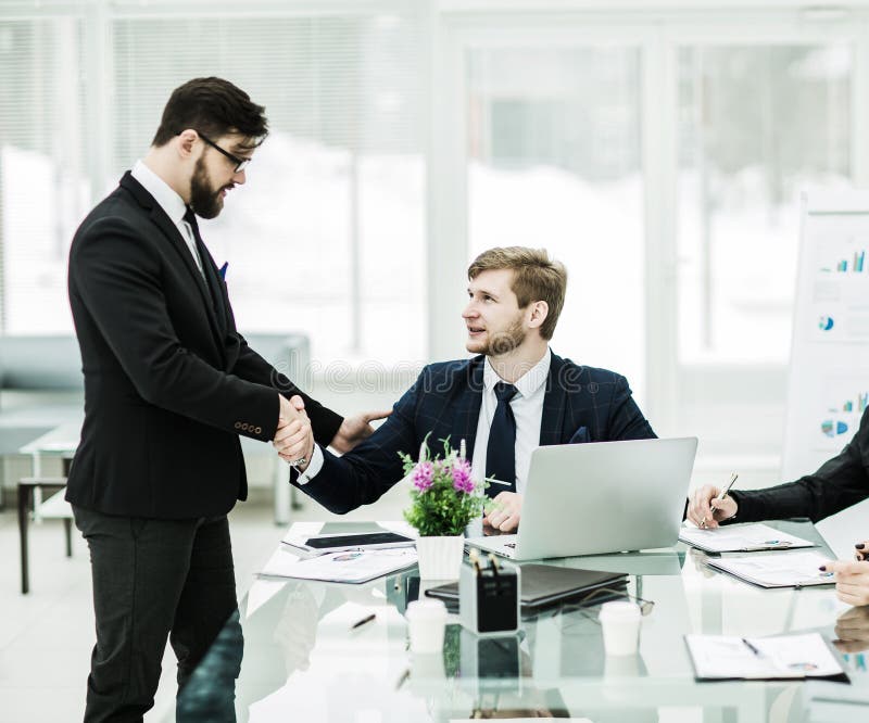 Handshake Manager and the Client before Signing a Contract in Th Stock ... Handshake Manager and the Client before Signing a Contract in Th Stock ...