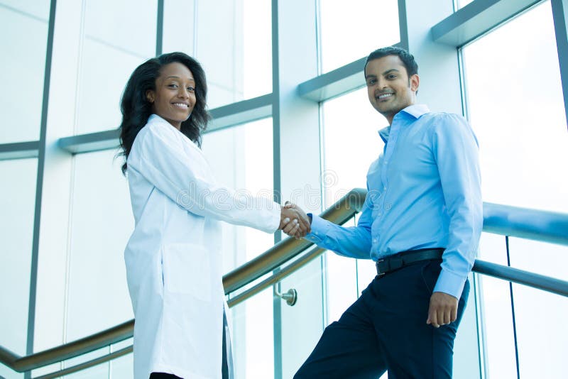 Handskakning arkivfoto. Bild av män, latin, läkare, praktiskt - 50294480