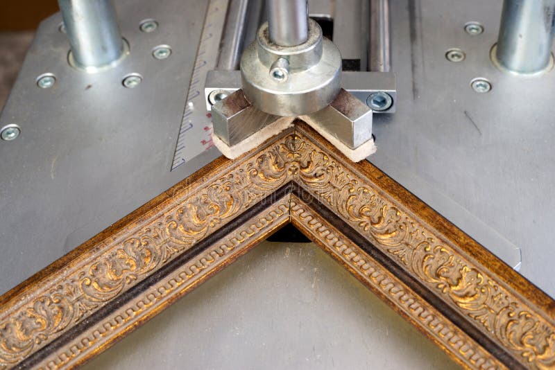 Handwerker, Der an Rahmen Im Frameshop Arbeitet Berufsverfasser ...