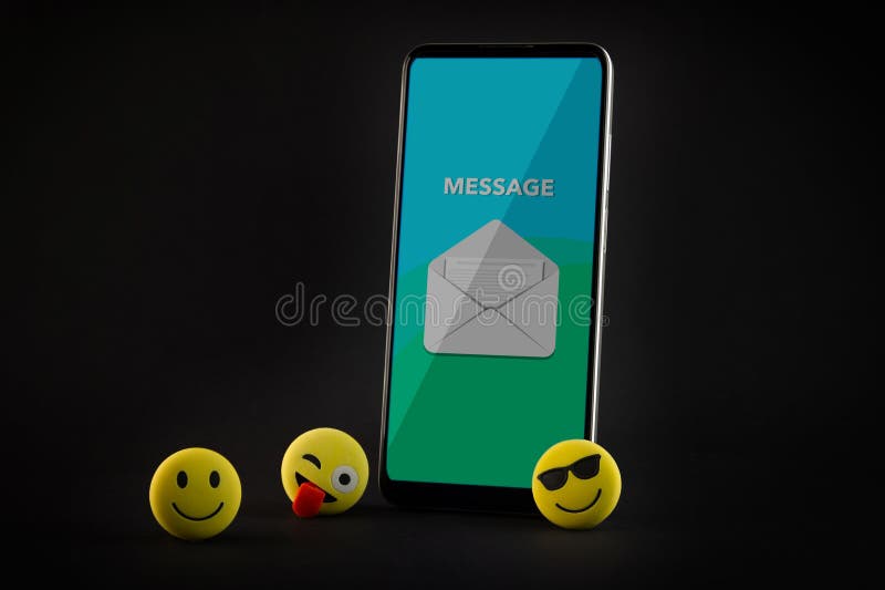 Handy Mit Smiley Gesichtern Und Emojis. Stockbild - Bild von sozial ...