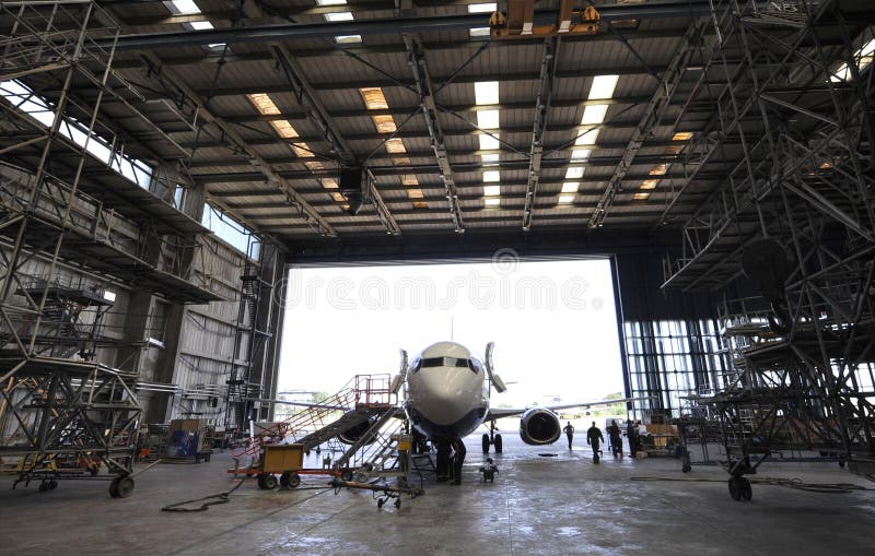 Hangar Aérospatial Intérieur Image stock éditorial - Image du ...