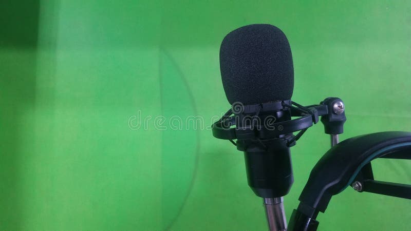 Hanging Black Condenser Mic Stock Image - Image of hand, light: 247748667