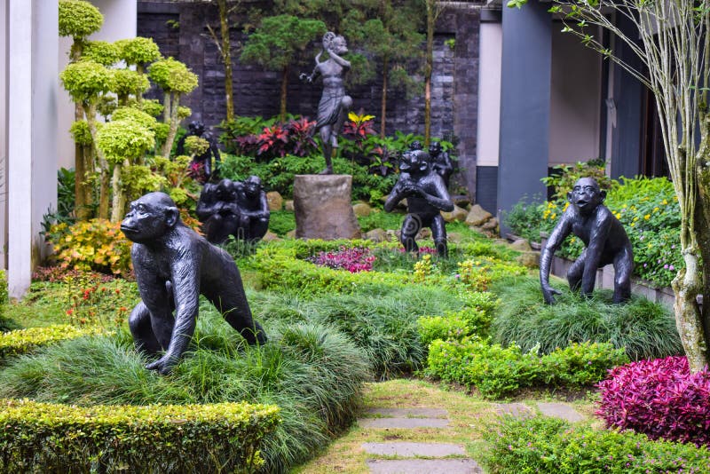 Hanoman Statue in the Garden Editorial Photo - Image of decorative ...