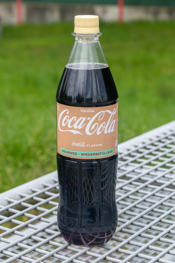 Coca-Cola Vanilla flavour editorial photography. Image of party - 317957462