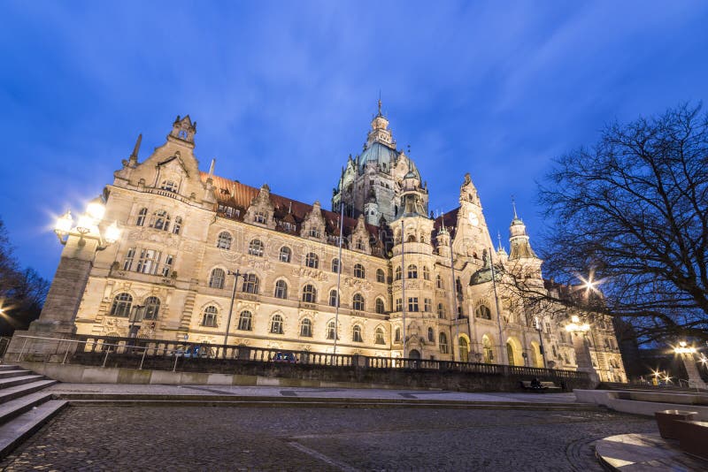 Ville Hôtel De Hanovre, Allemagne Par Nuit Image stock - Image du ...